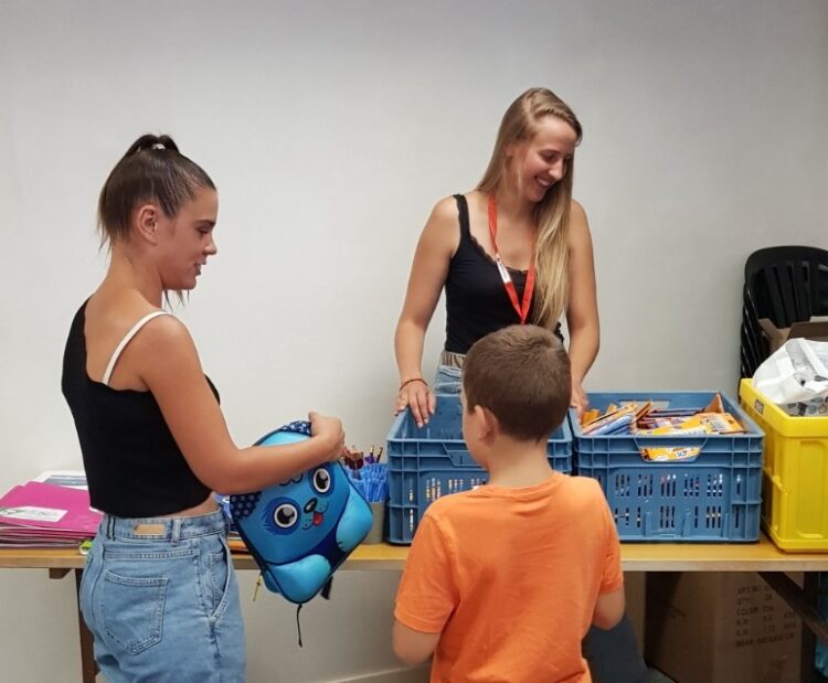 Opération « cartables » à la nouvelle antenne de la Croix-Rouge à ...