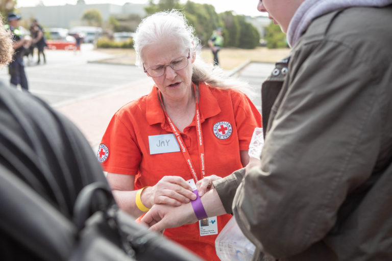 Australie: les bénévoles de la Croix-Rouge sans relâche aux côtés des ...