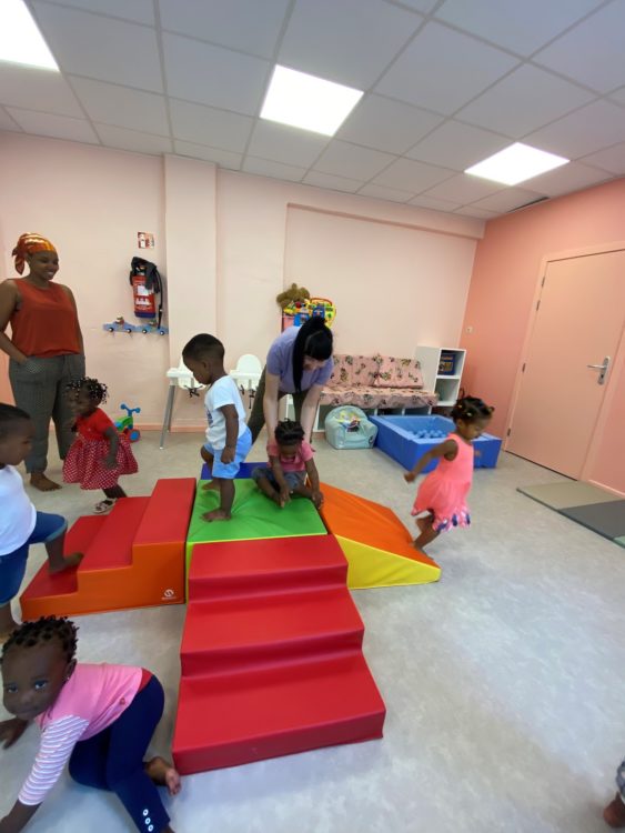 Des "crèches" au sein des centres d'accueil - L’accueil et la migration